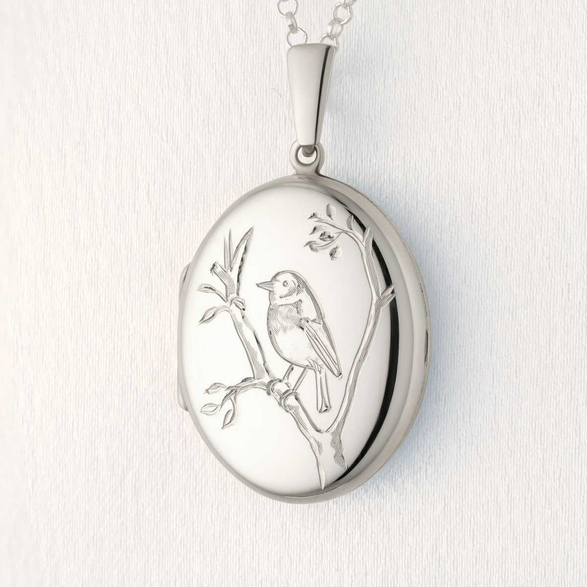 Hand Engraved Oval Robin Bird Locket – The Locket Tree